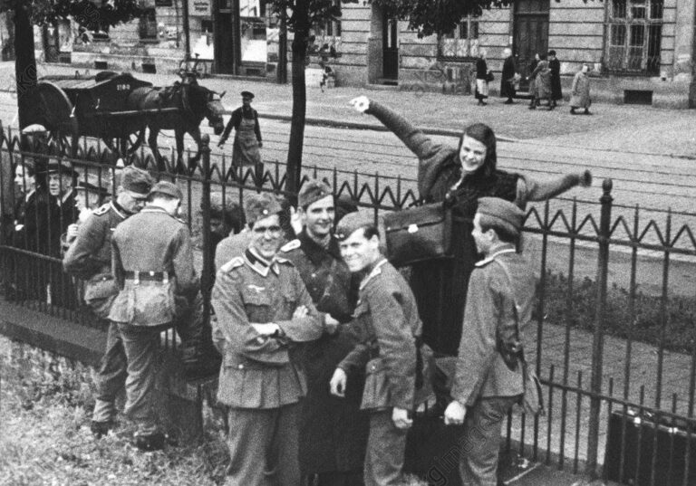 The White Rose: Student Resistance Against Hitler, Munich 1942/43 ...